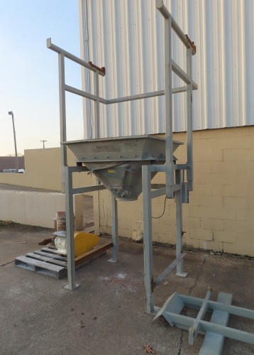 Super Sack Unloader with Rotary Valve