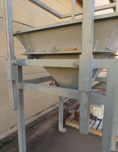 Super Sack Unloader with Rotary Valve