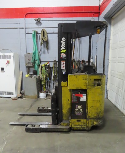 4,000 lbs capacity Yale Stand Up Rider Forklift Reach Truck