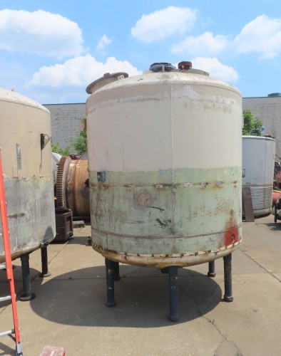 1,500 gallon Stainless Steel Closed top Tank, dish bottom on legs