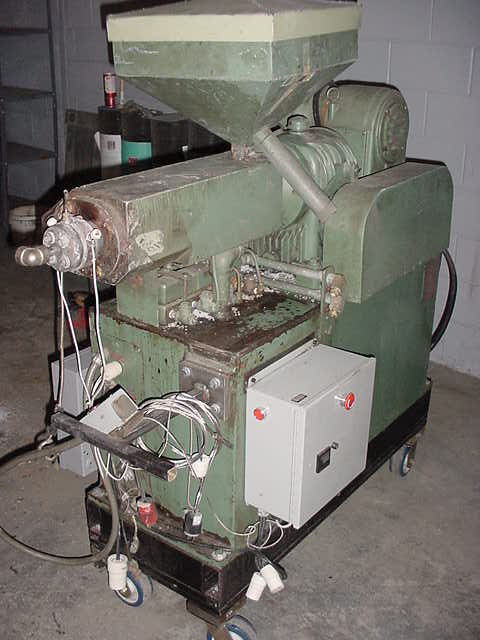 1" Sterling Extruder, 2 hp vari drive, on casters.