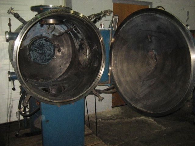 Vacuum Chamber, Mfgd. by Advanced Vacuum Systems.