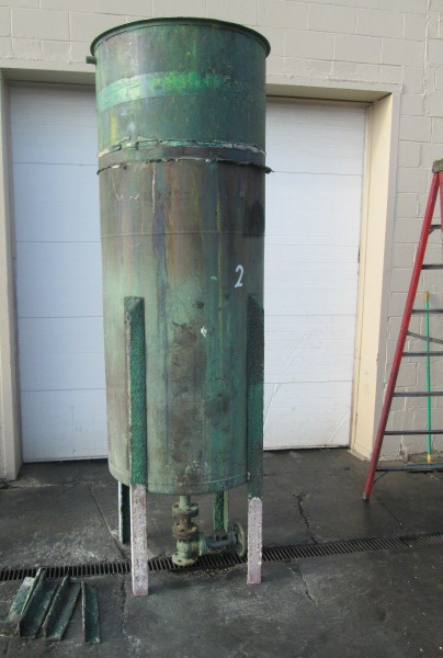 300 gallon Vertical Tank, on legs, steel.