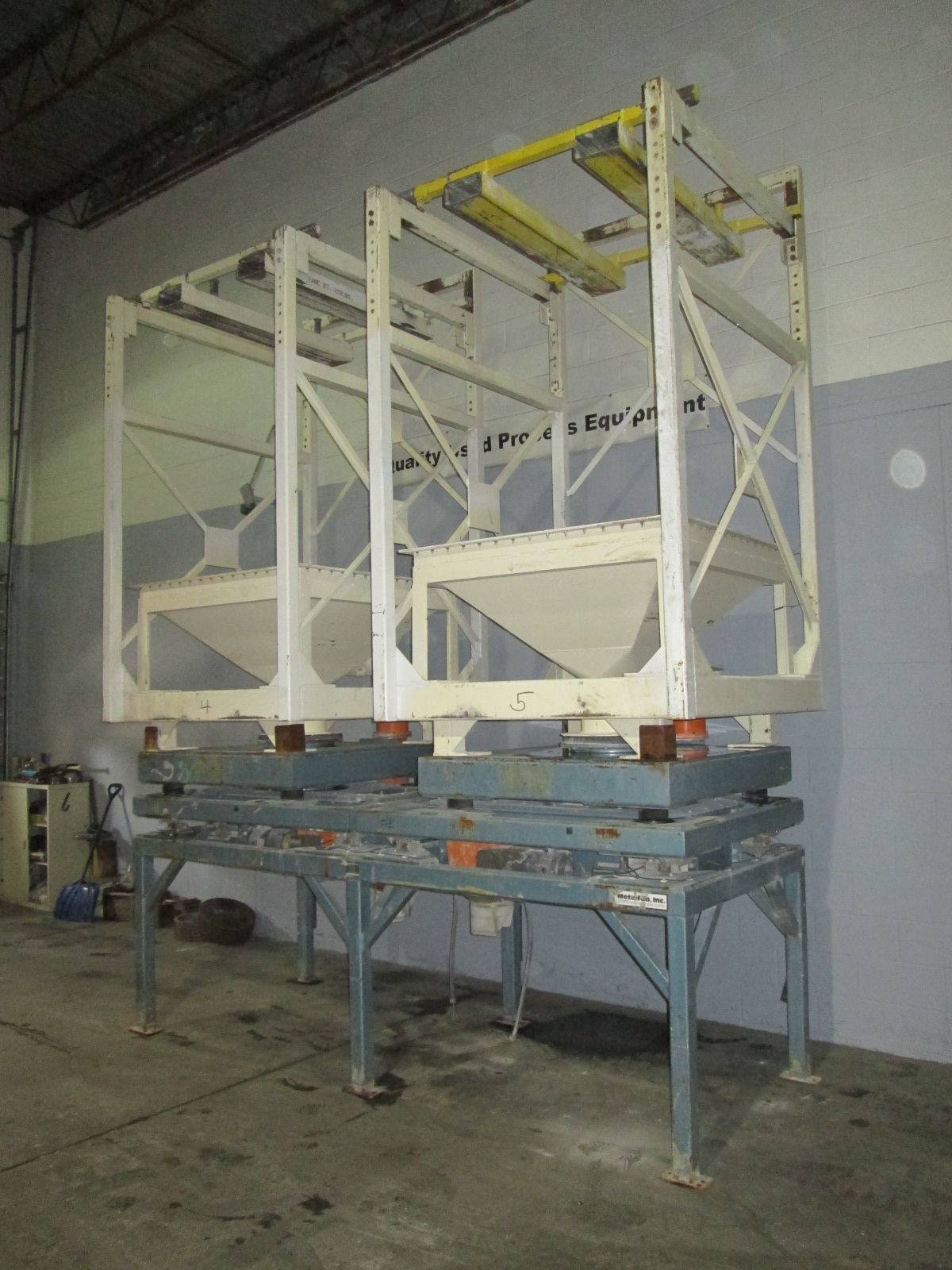 with load cells and loss and weight feeder.