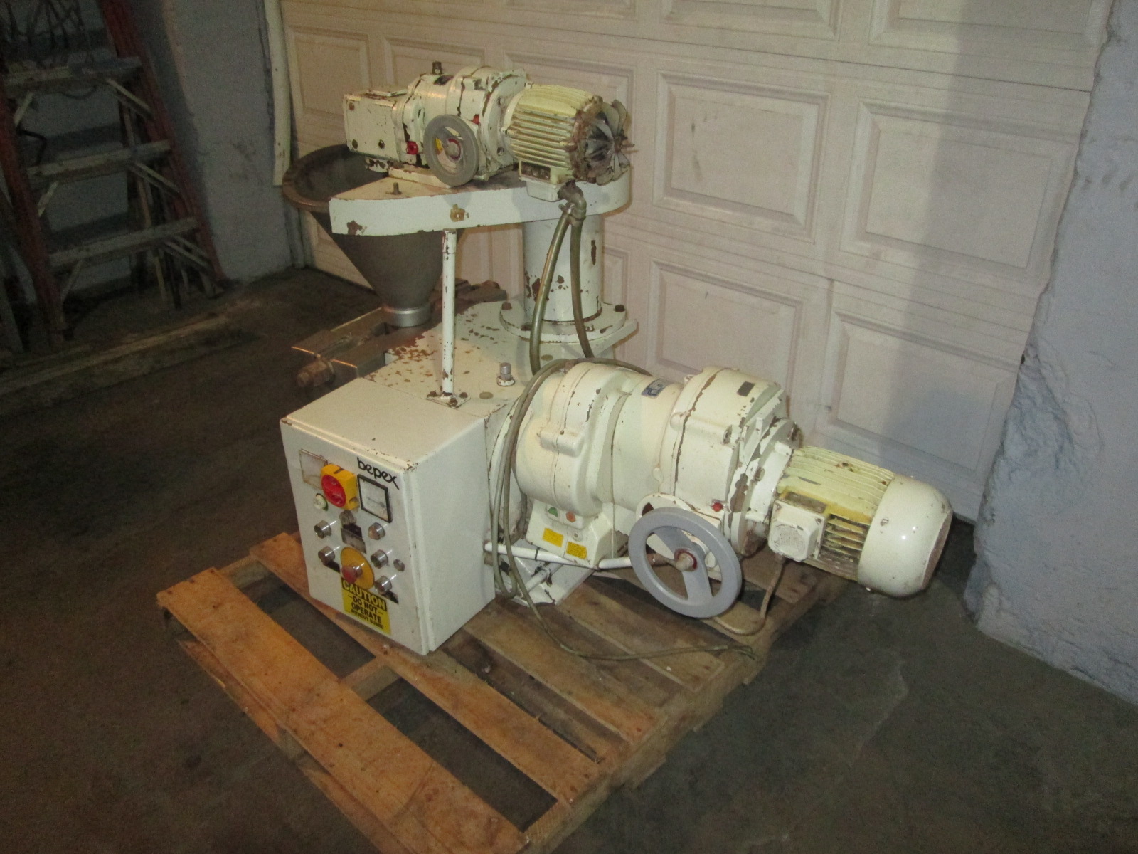 Bepex Roll Compactor. Briquetter