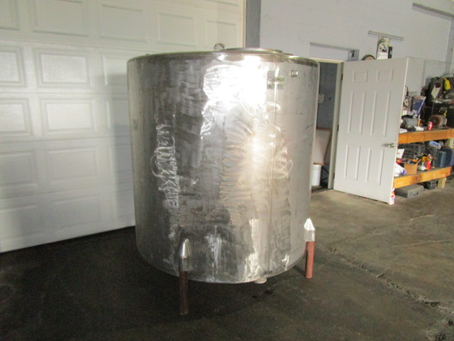 730 gallon Stainless Steel Vertical Tank, on legs
