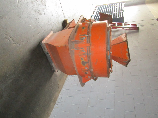 Barmac Mill, top loading, bottom discharge