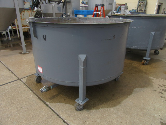 600 gallon Carbon Steel Vertical Tank