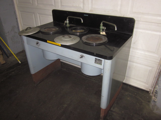 Buehler Polishing Table. 2 disc.