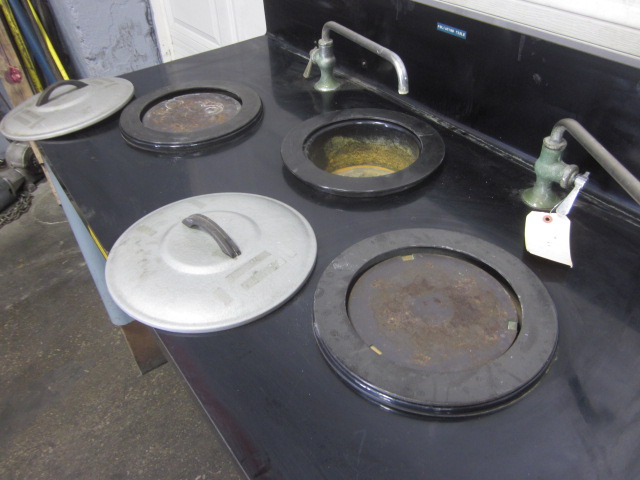 Buehler Polishing Table. 2 disc.