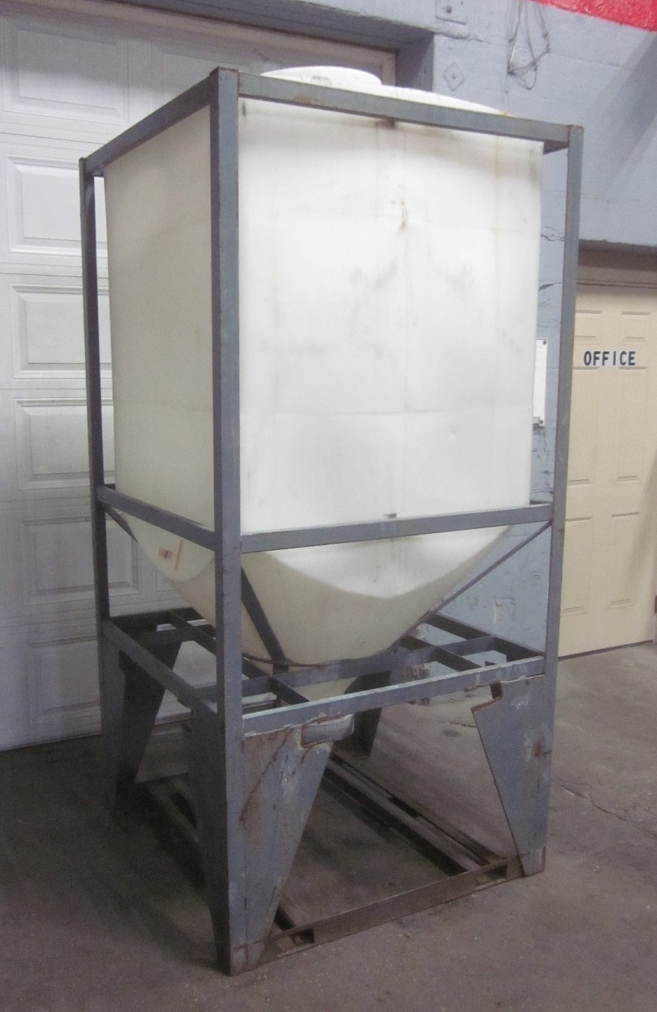 Poly Hopper with steel housing