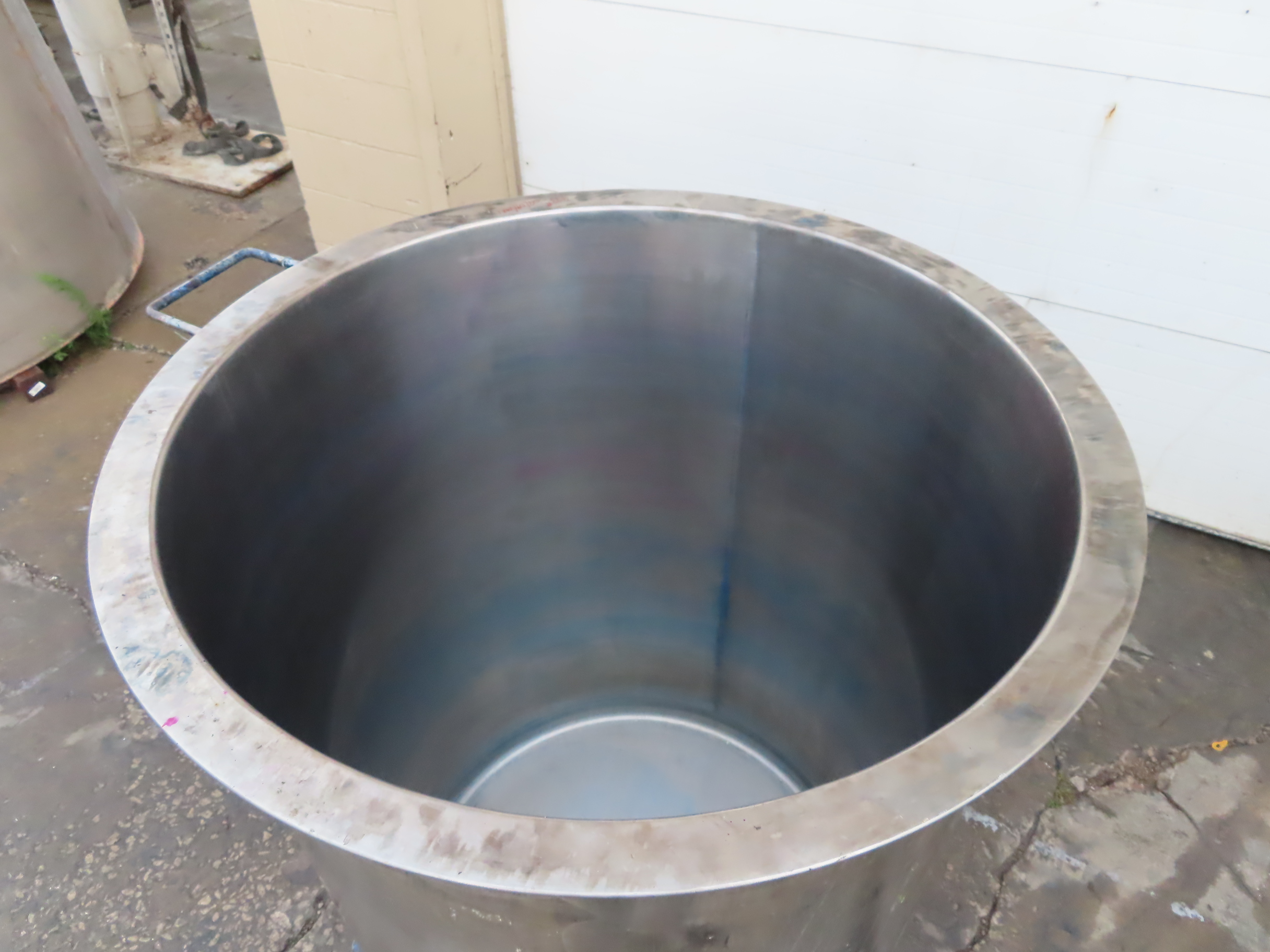 200 gallon Stainless Steel Tank, 36" diameter