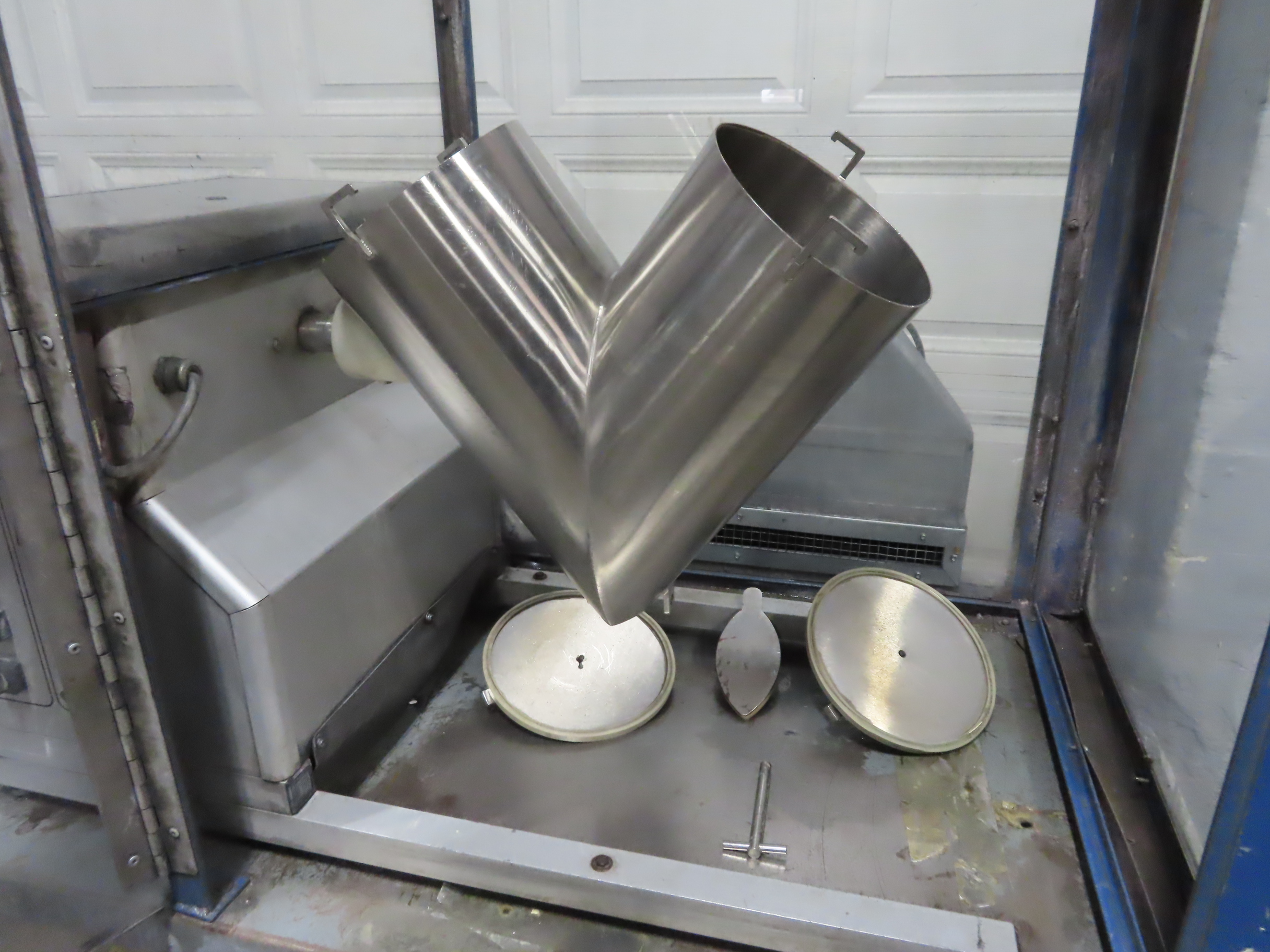 Patterson-Kelley "Blend Master" Lab Twin Shell V Blender