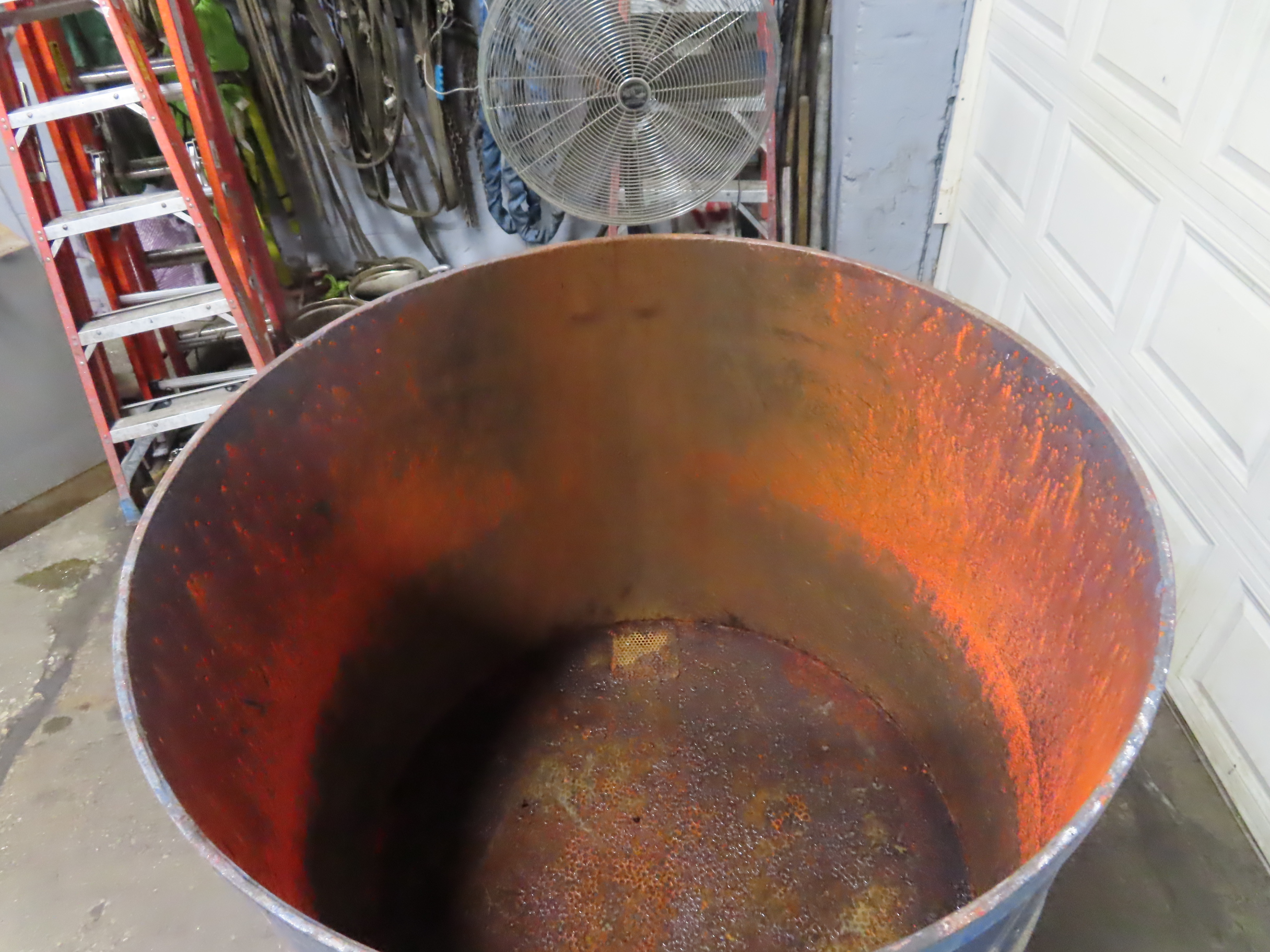 325 gallon Steel Tub Tank Pot