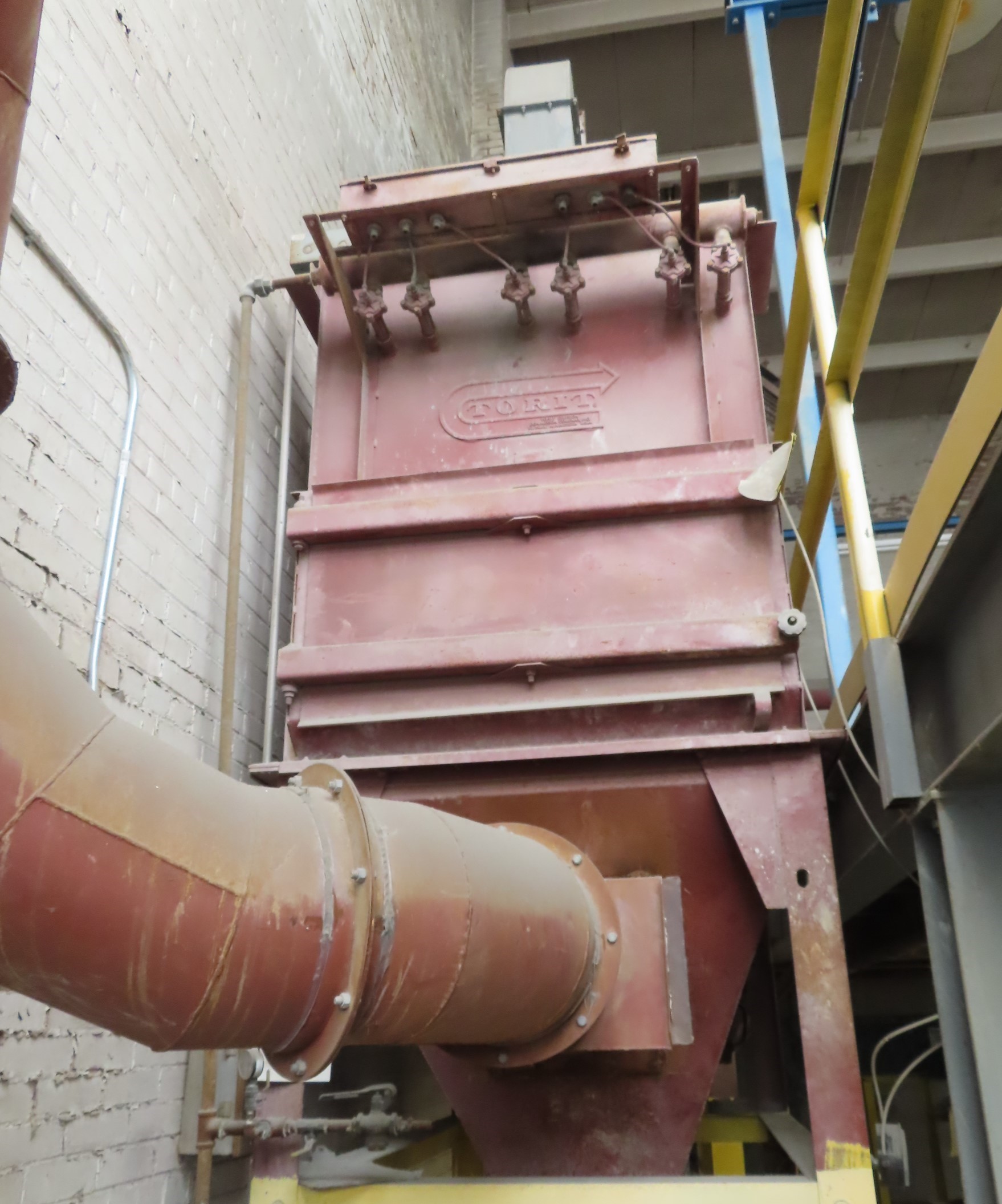 Torit Dust Collector TD-2300-1-55, Pulse Jet, 6000 CFM, 2700 sq. ft. of ...