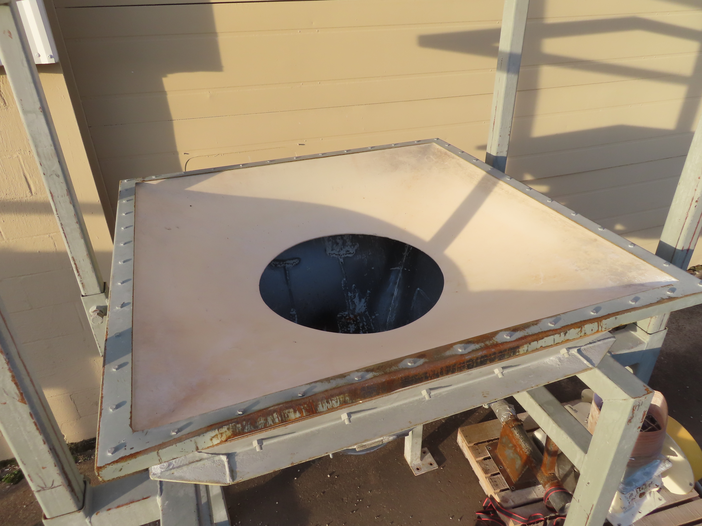 Super Sack Unloader with Rotary Valve