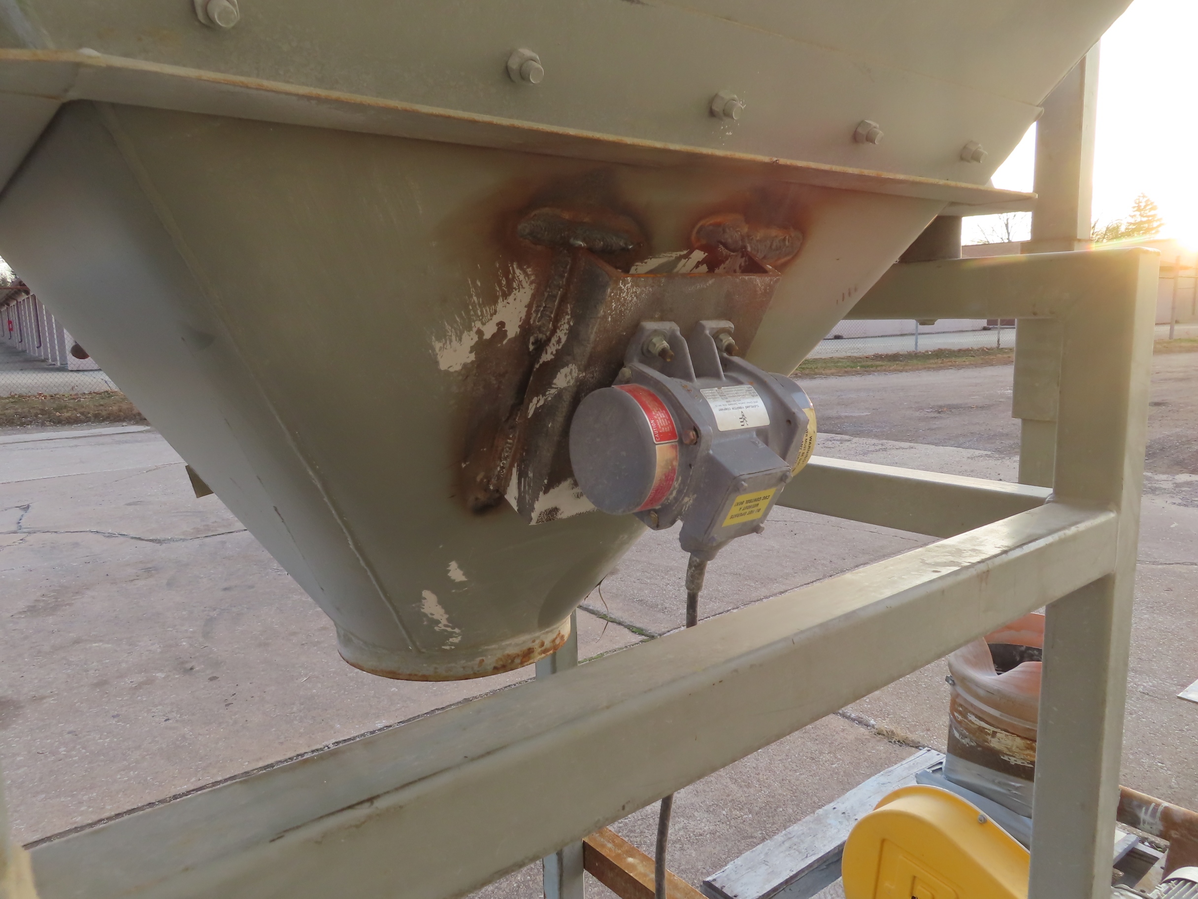 Super Sack Unloader with Rotary Valve