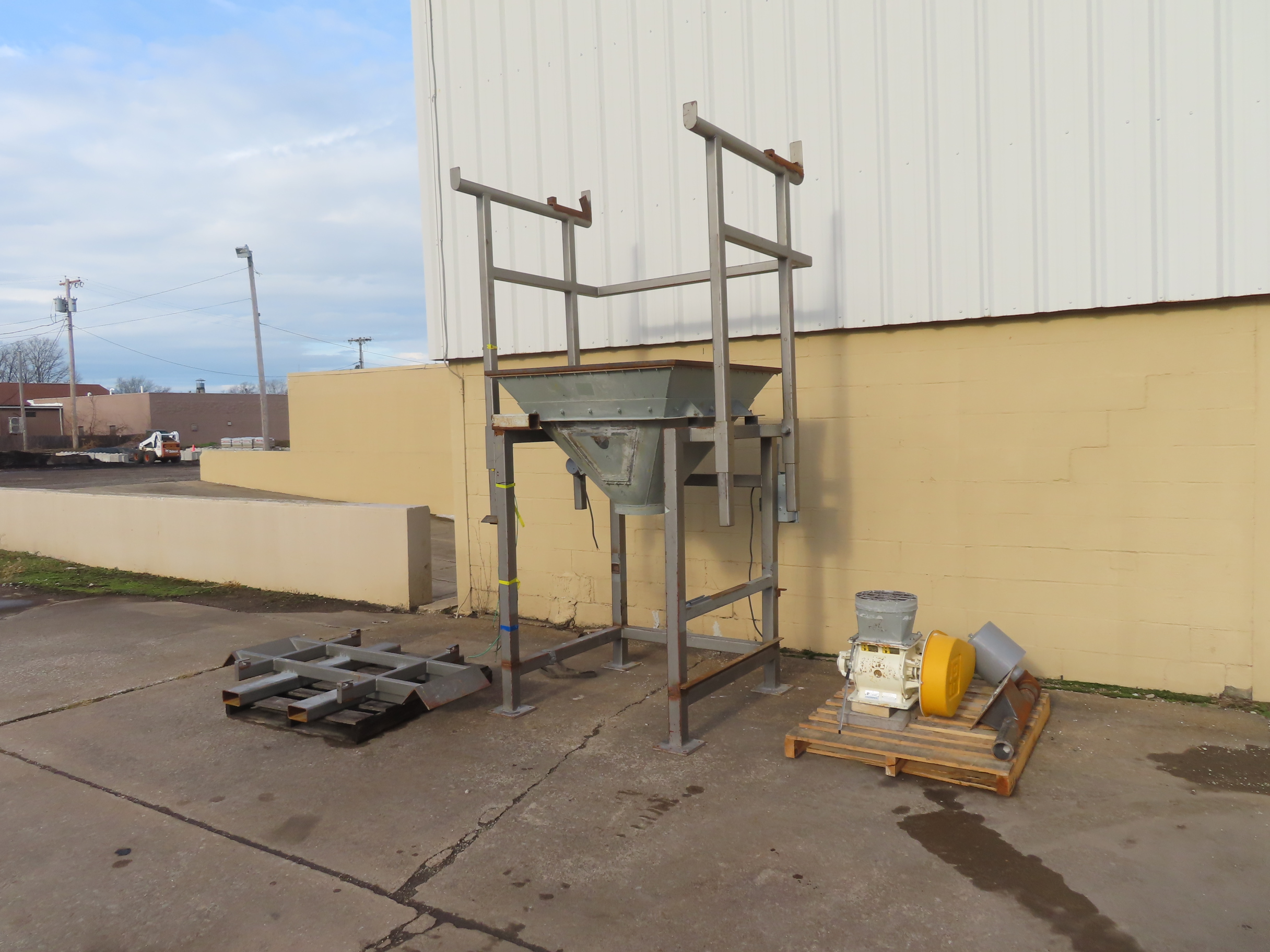 Super Sack Unloader with Rotary Valve