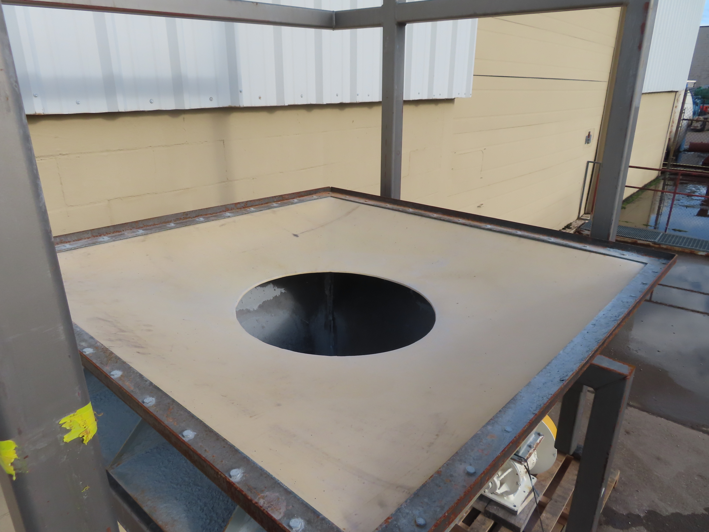 Super Sack Unloader with Rotary Valve