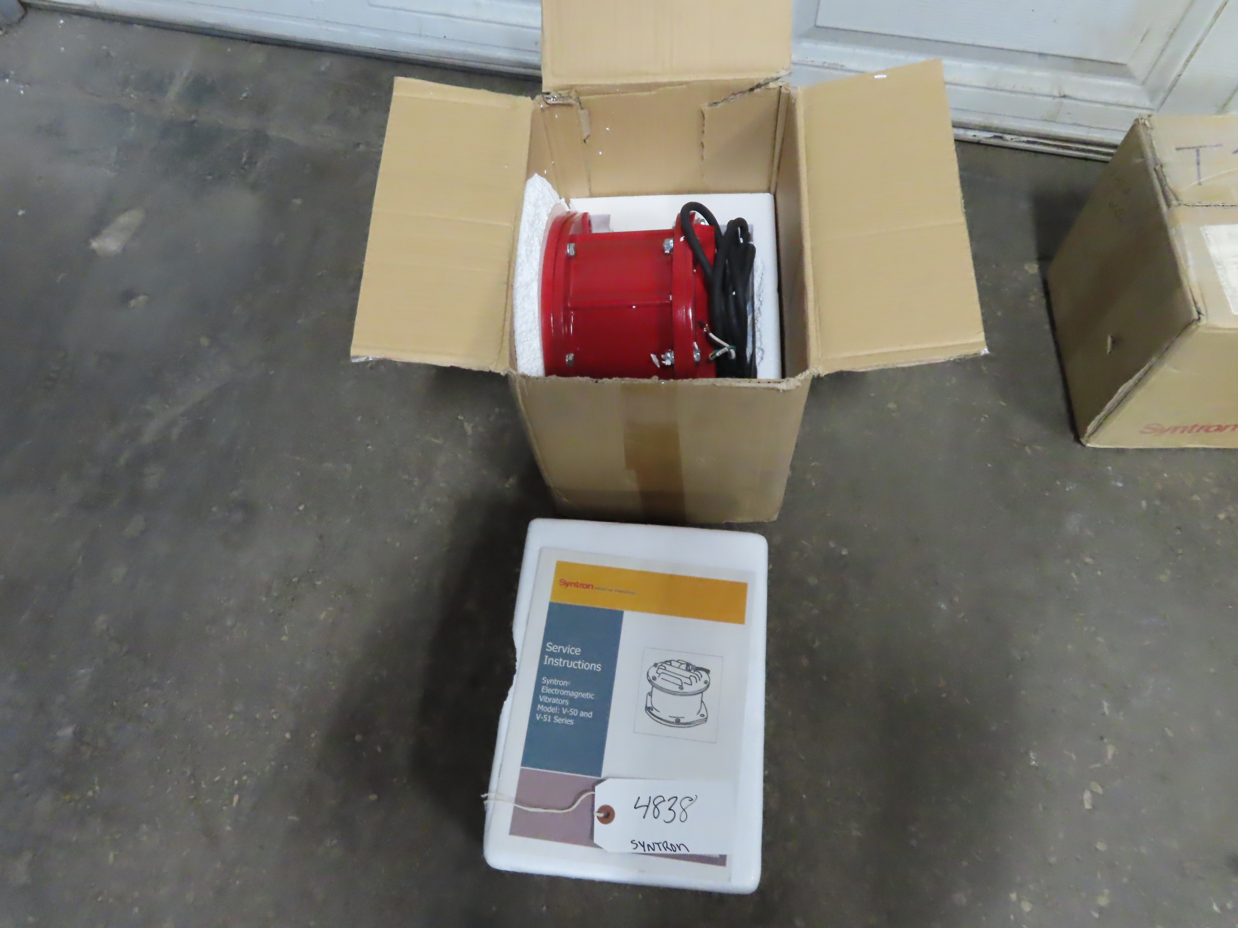 Syntron Vibrator, Model V-50-D1, new surplus