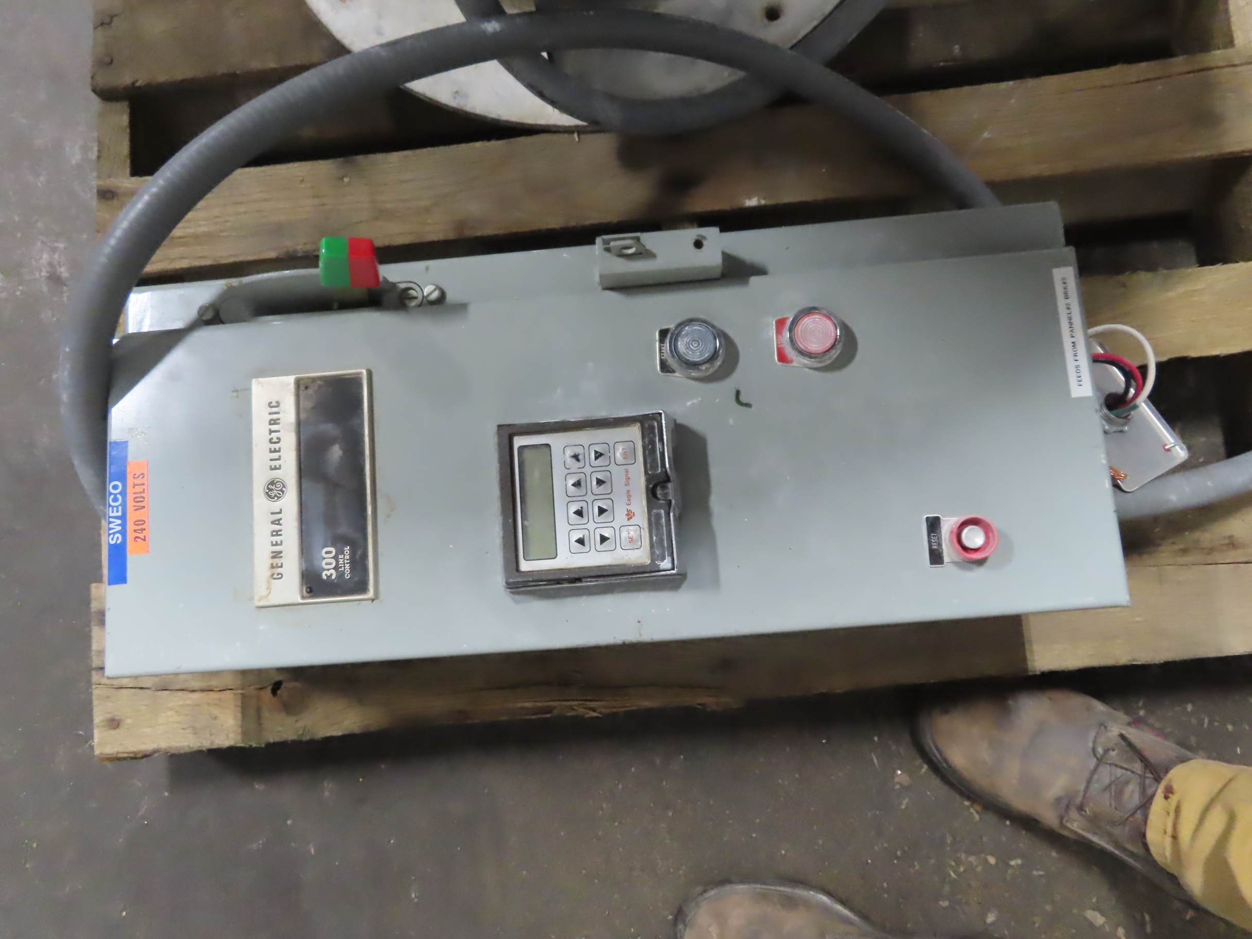 Sweco Vibratory Mill, Model DM-3