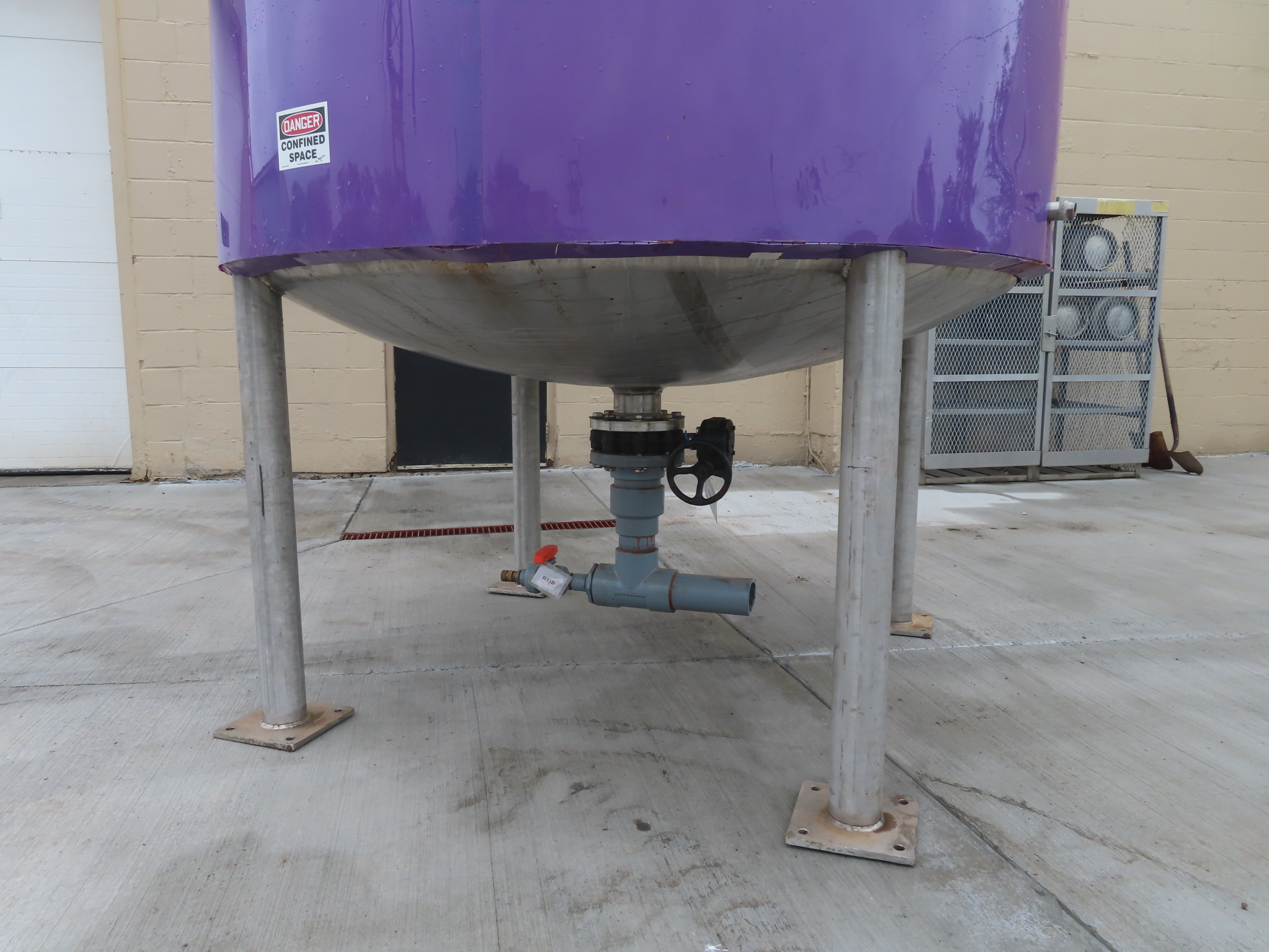 1000 gallon Mueller Jacketed Stainless Steel Tank with 10 HP Lightnin Mixer