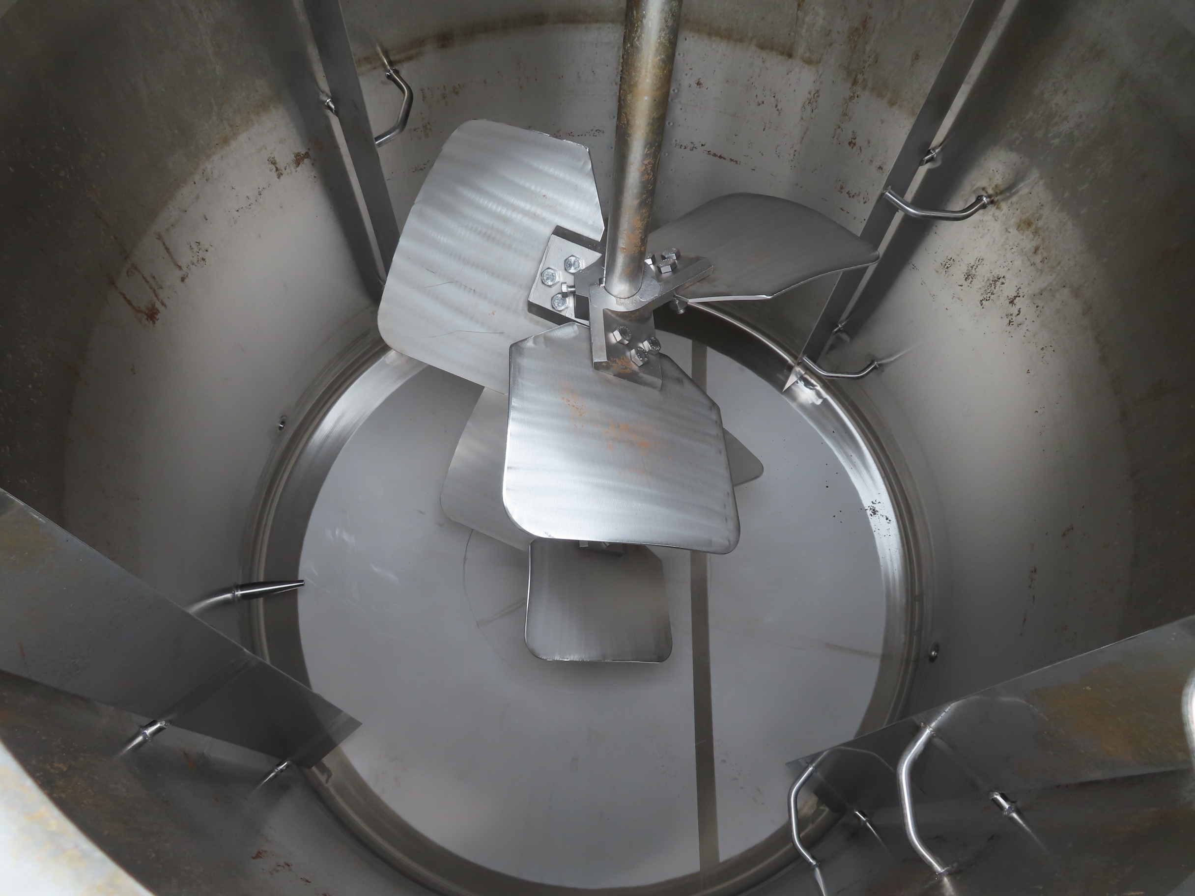 1000 gallon Mueller Jacketed Stainless Steel Tank with 10 HP Lightnin Mixer