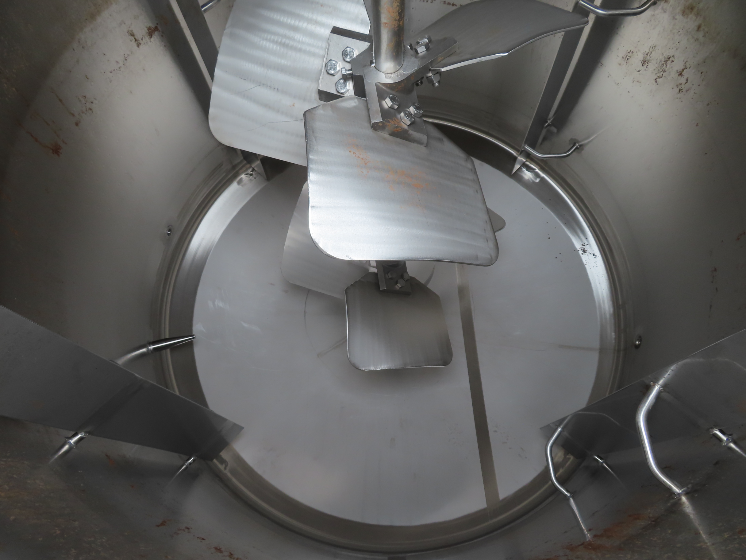 1000 gallon Mueller Jacketed Stainless Steel Tank with 10 HP Lightnin Mixer