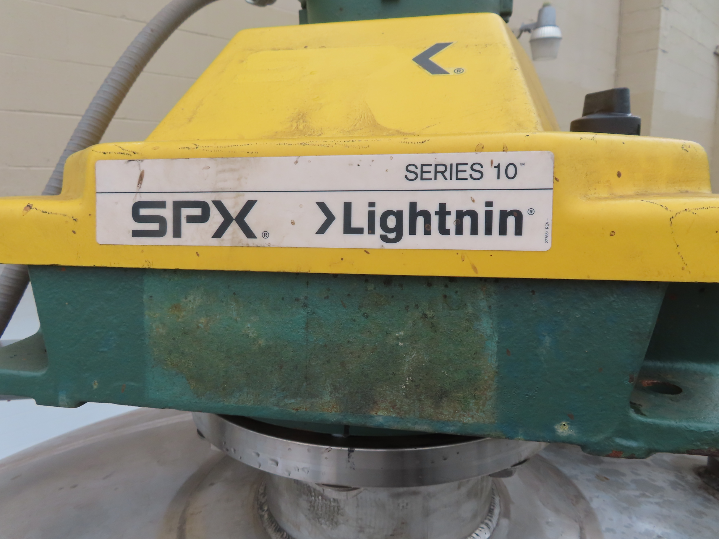 1000 gallon Mueller Jacketed Stainless Steel Tank with 10 HP Lightnin Mixer