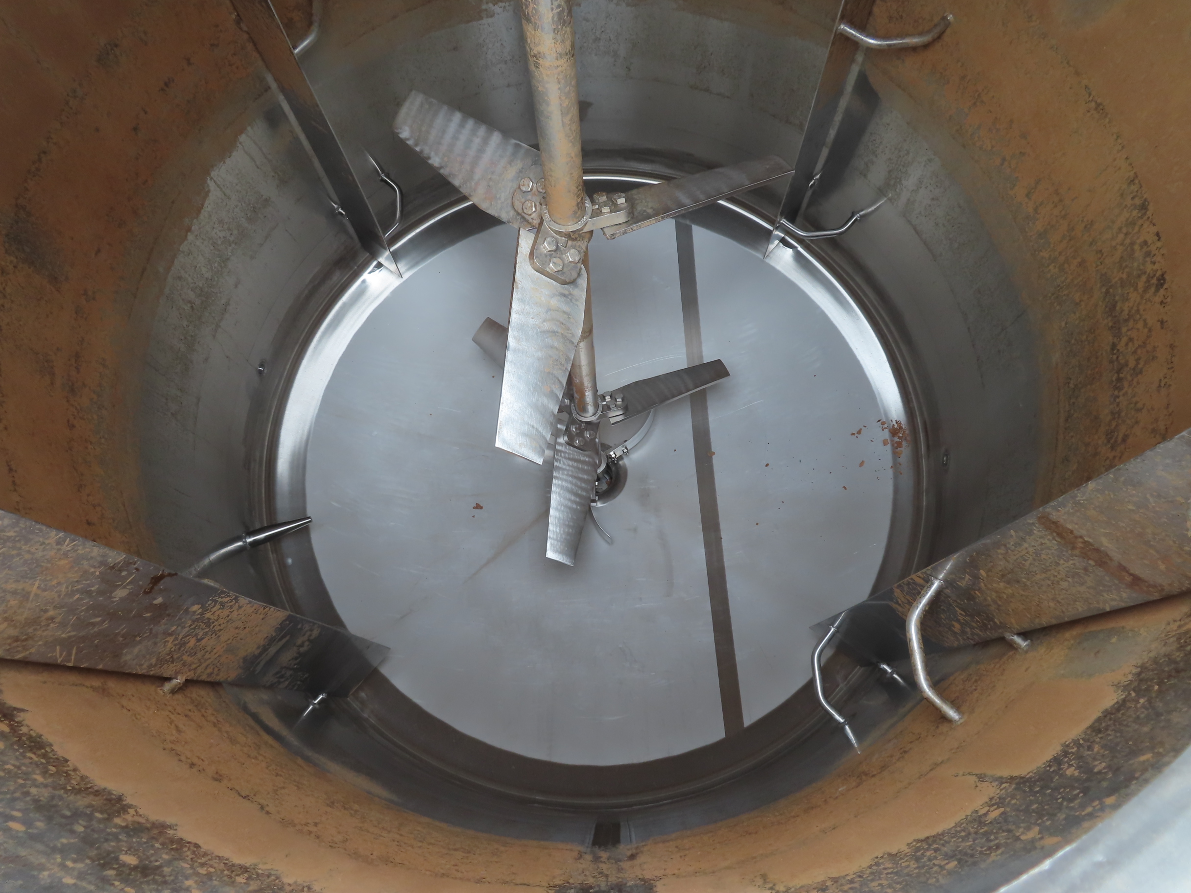 1000 gallon Mueller Jacketed Stainless Steel Tank with 10 HP Lightnin Mixer