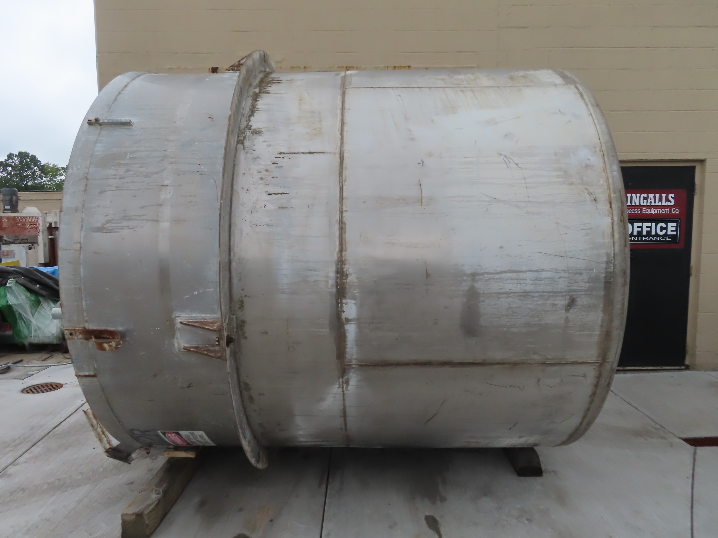 3,000 gallon Stainless Steel Mix Tank with Dish Bottom