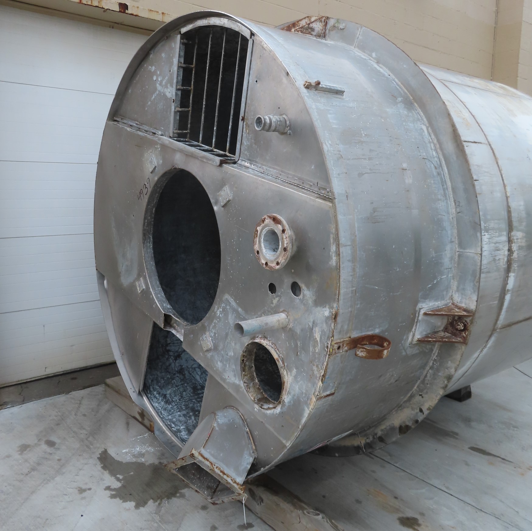 3,000 gallon Stainless Steel Mix Tank with Dish Bottom