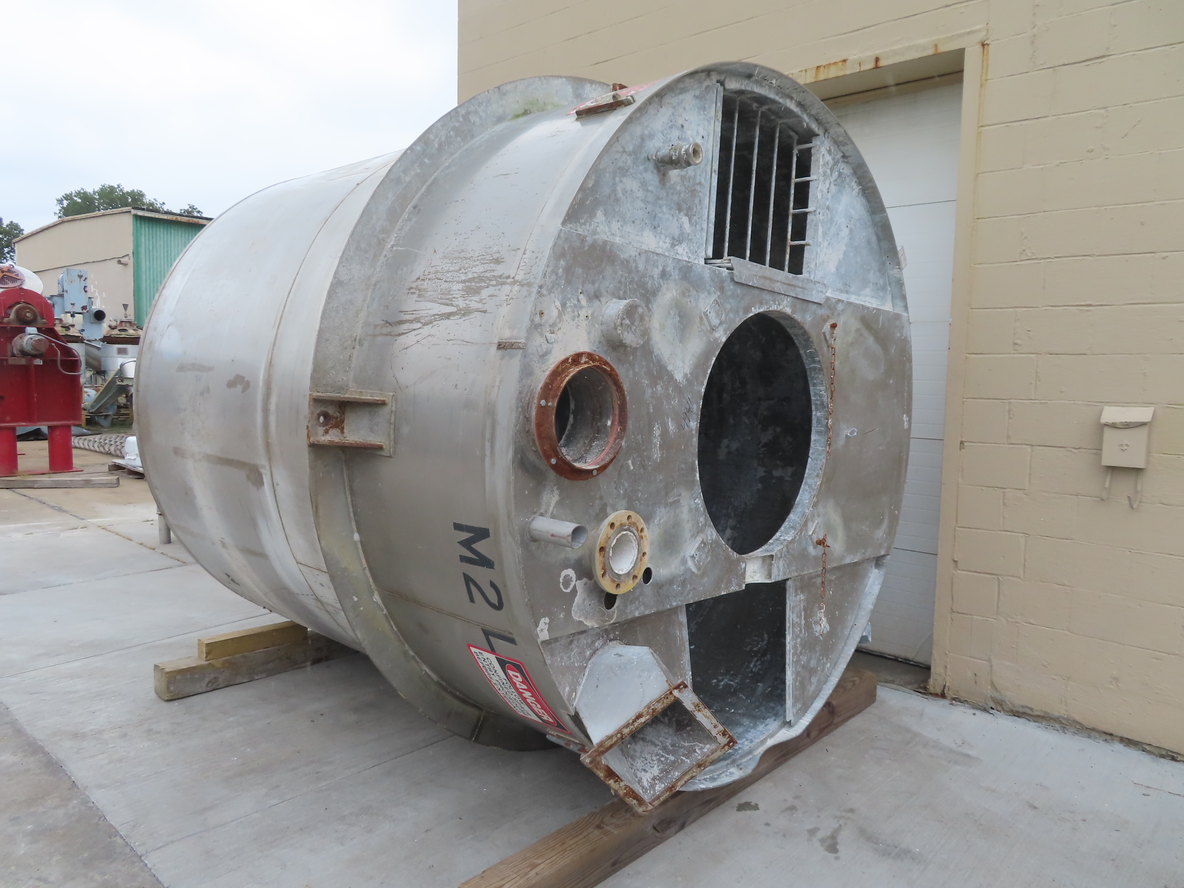 3000 gallon Stainless Steel Mix Tank with Dish Bottom