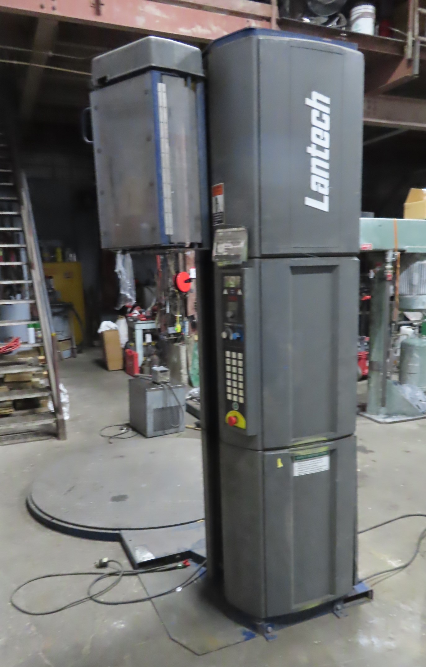 Lantech Stretchwrapper, Model Q300