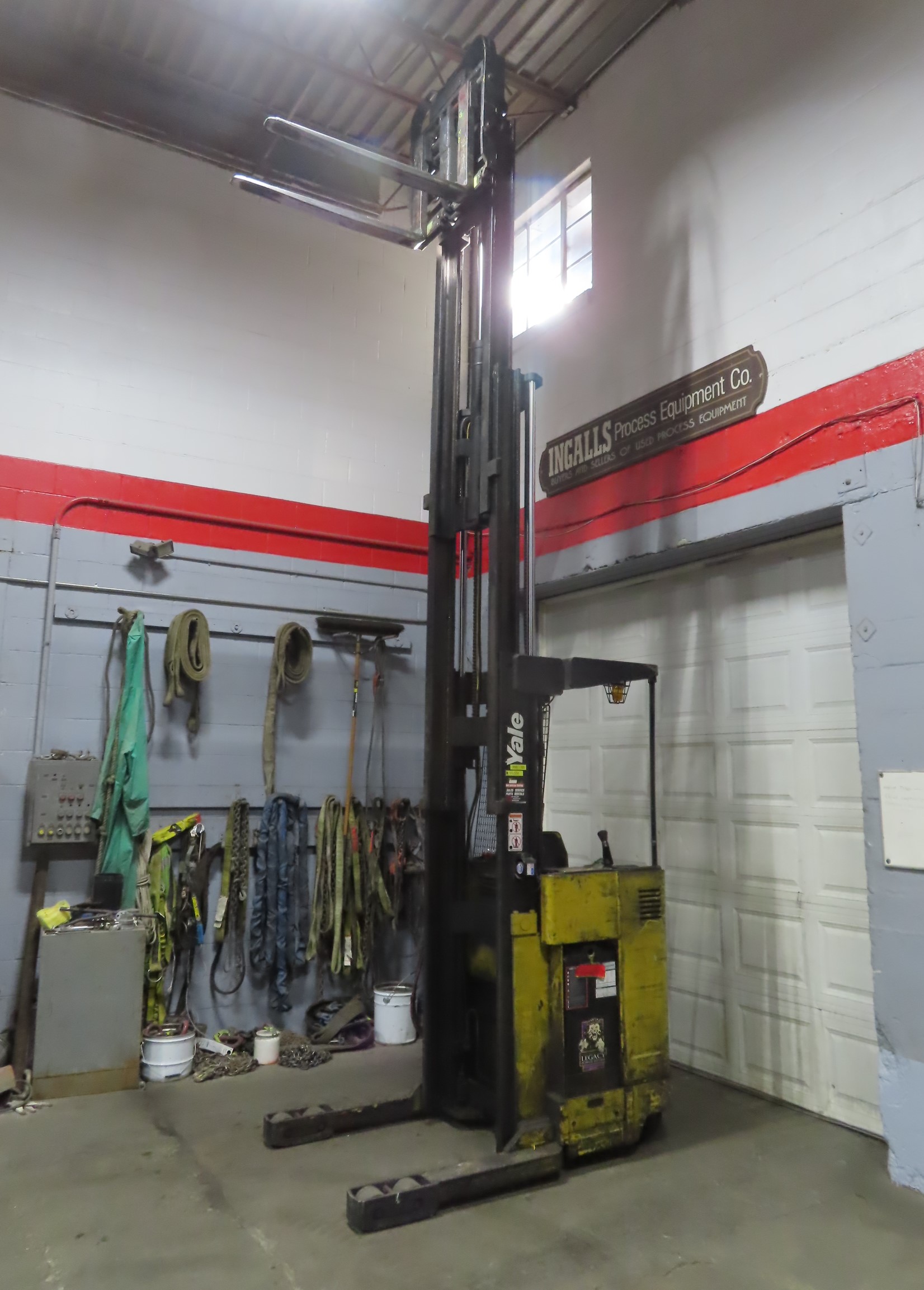 4,000 lbs capacity Yale Stand Up Rider Forklift Reach Truck