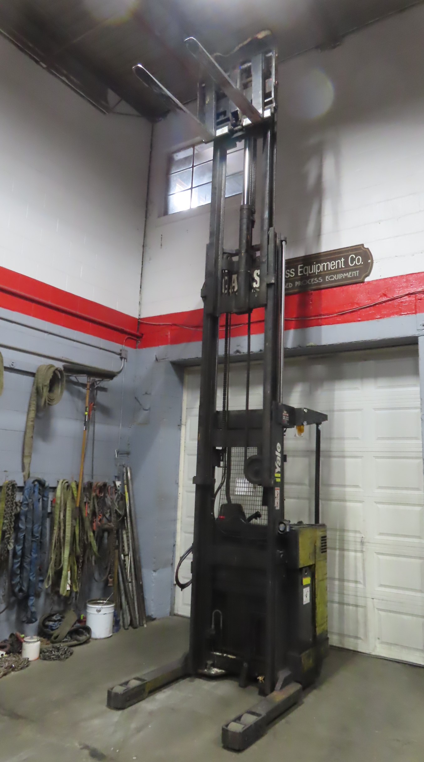 4,000 lb capacity 24V Electric Yale Stand Up Rider Forklift Aisle Reach ...