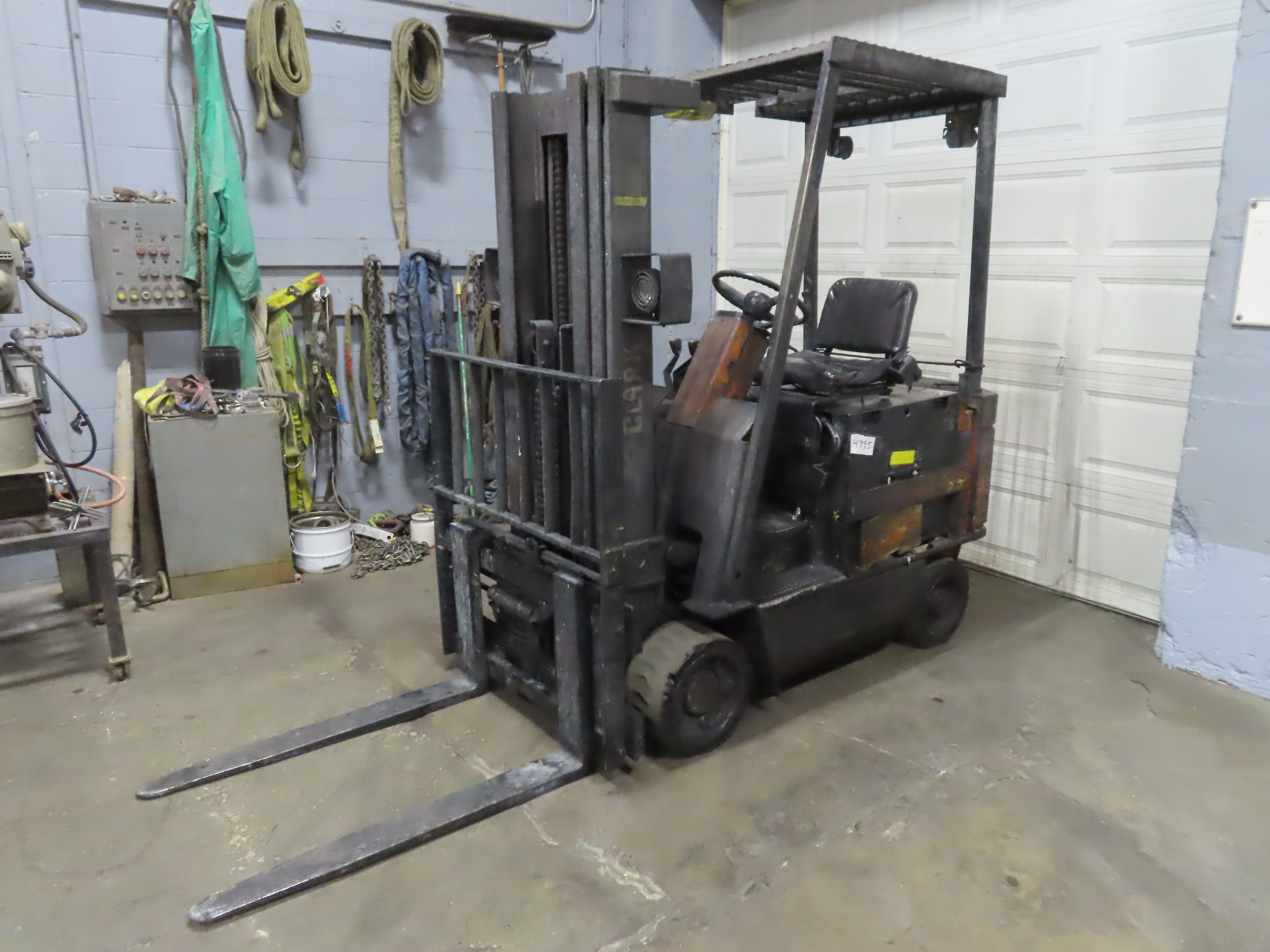 Clark 36V Electric Sit Down Rider 5,000 lb capacity Forklift, 188" lift