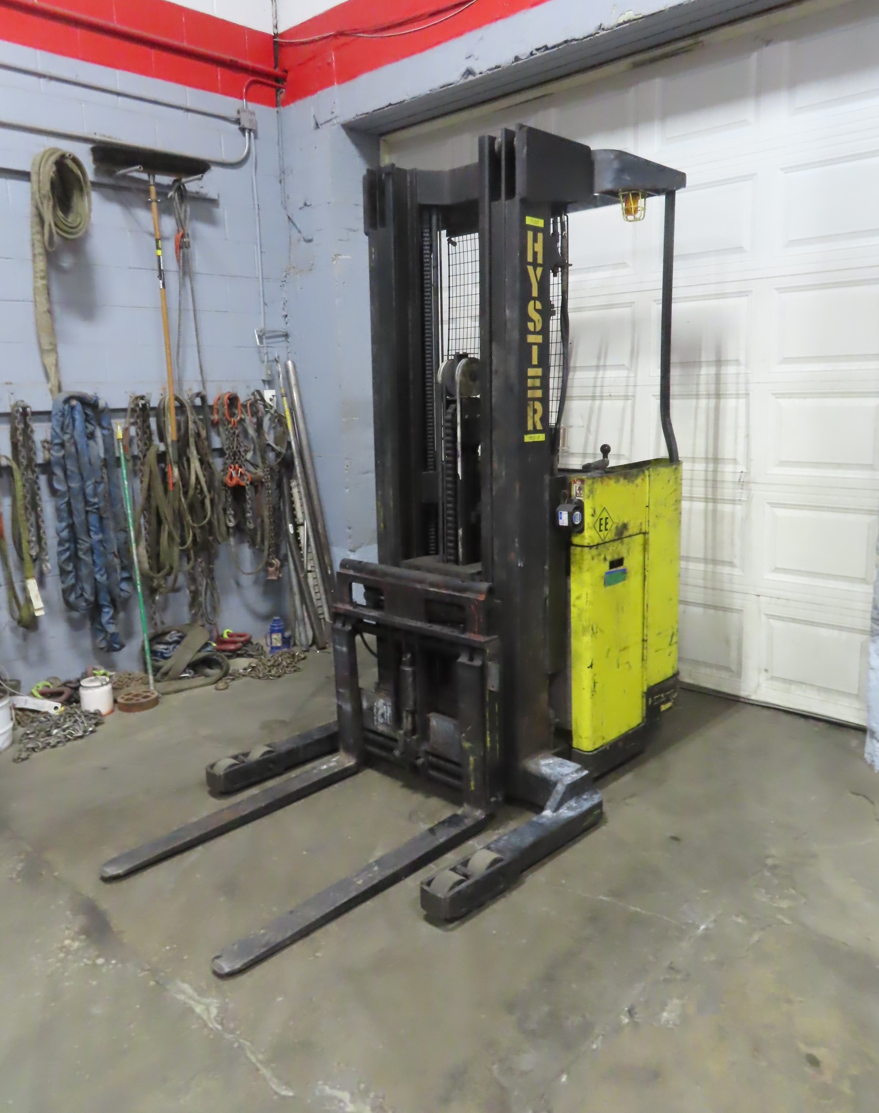 Hyster 24V Electric Stand Up Rider Reach Truck Forklift, 3,850 pound ...