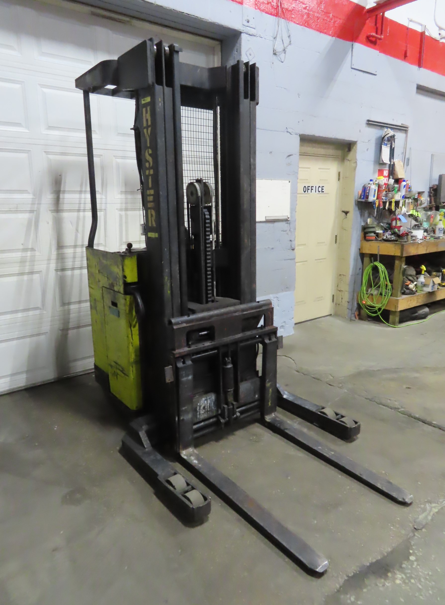 Hyster 24V Electric Stand Up Rider Reach Truck Forklift, 3,850 pound ...