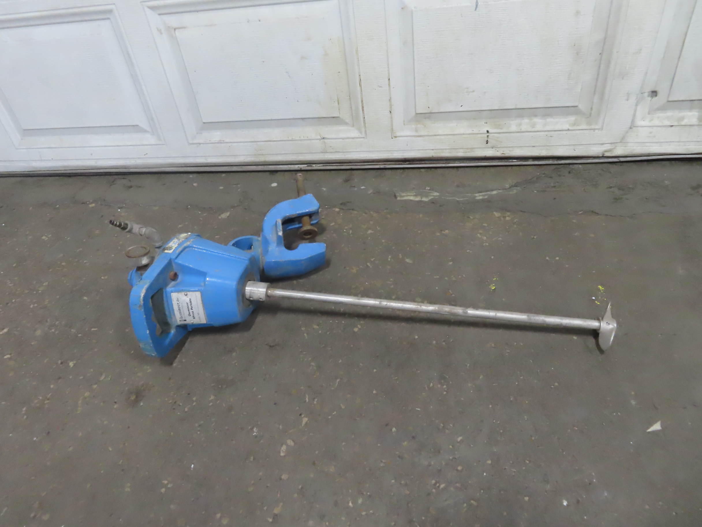 Chemineer Pneumatic Clamp On Agitator, 24" shaft