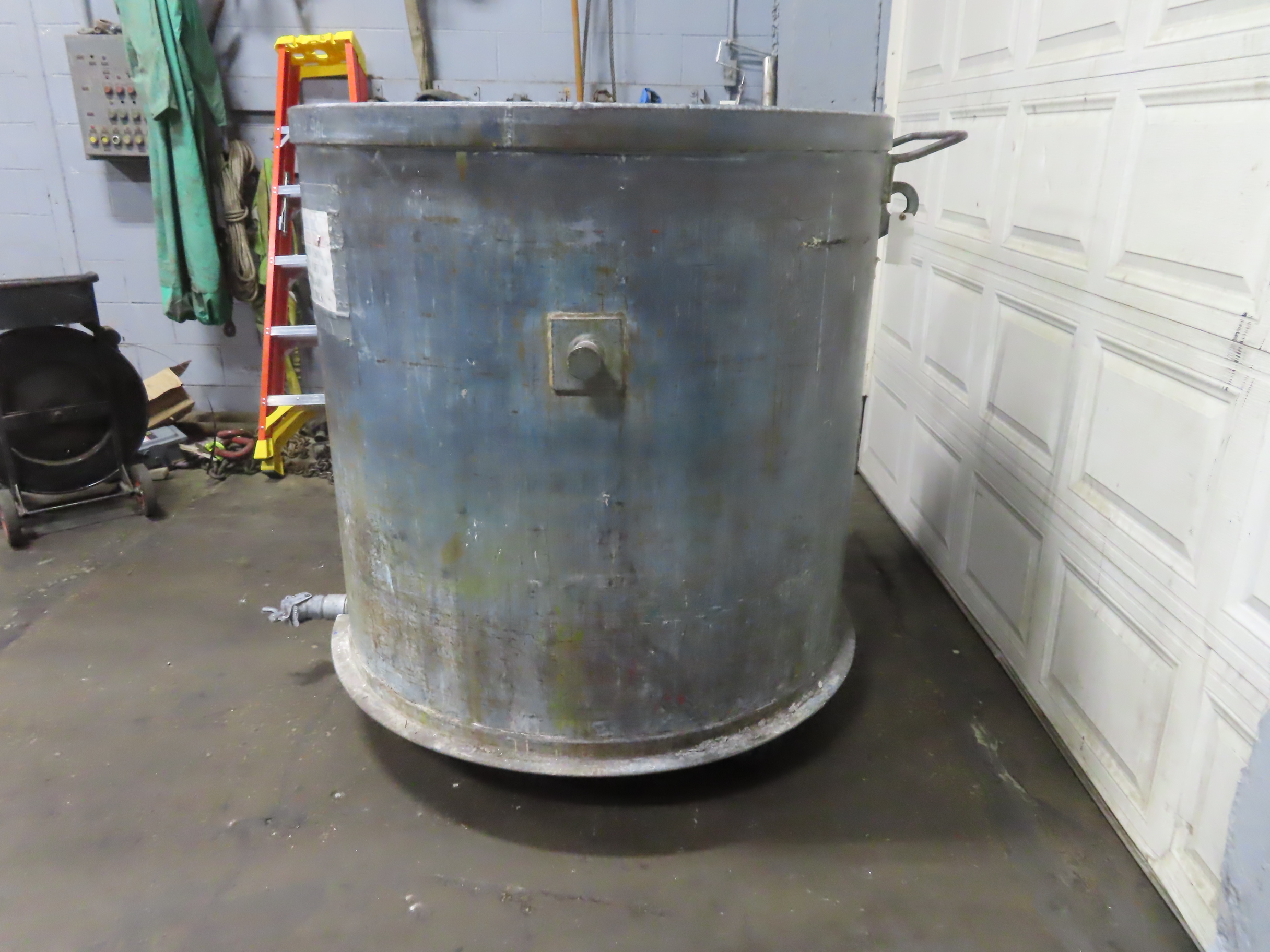 400 gallon Mix Tank on Casters, Open Top