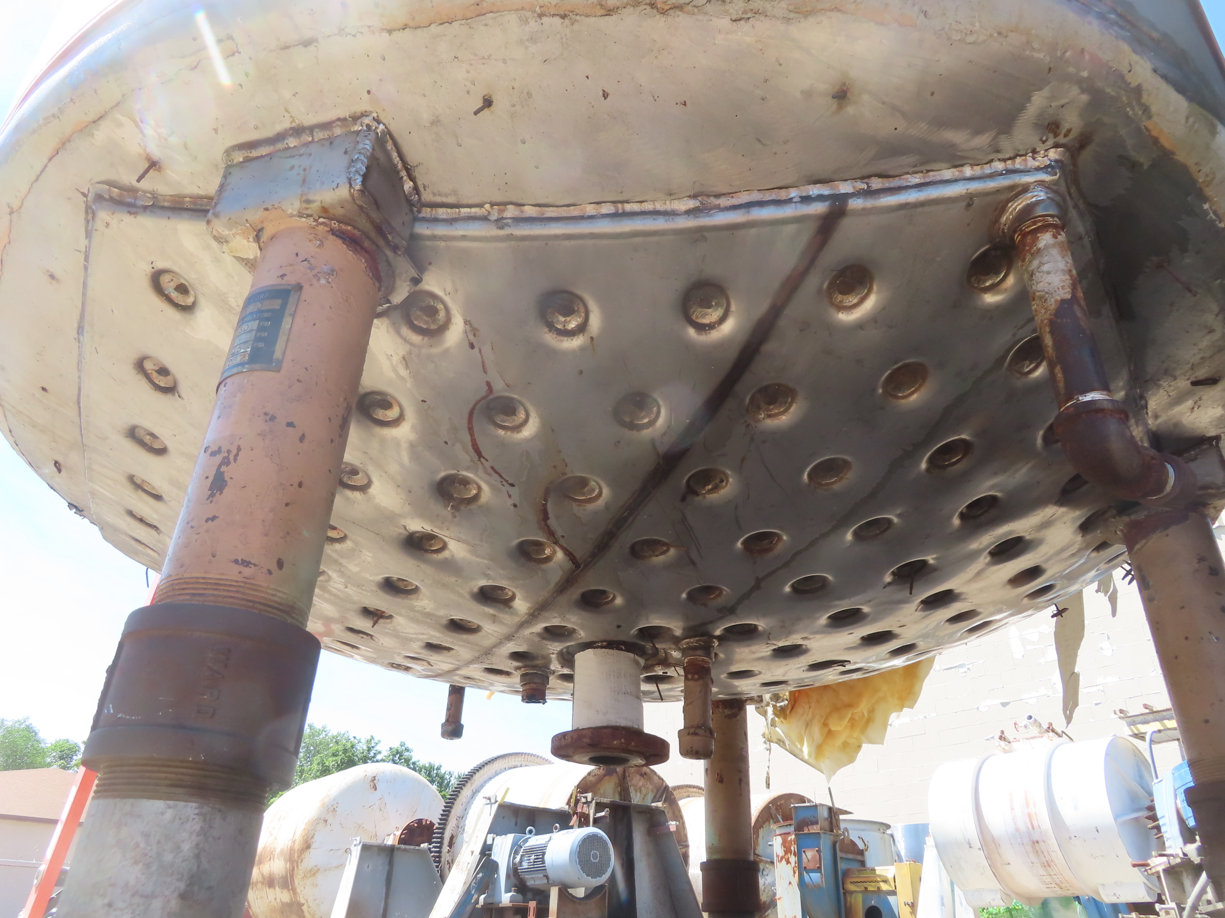 1500 gallon Stainless Steel, Jacketed, Dish Bottom and Top Tank