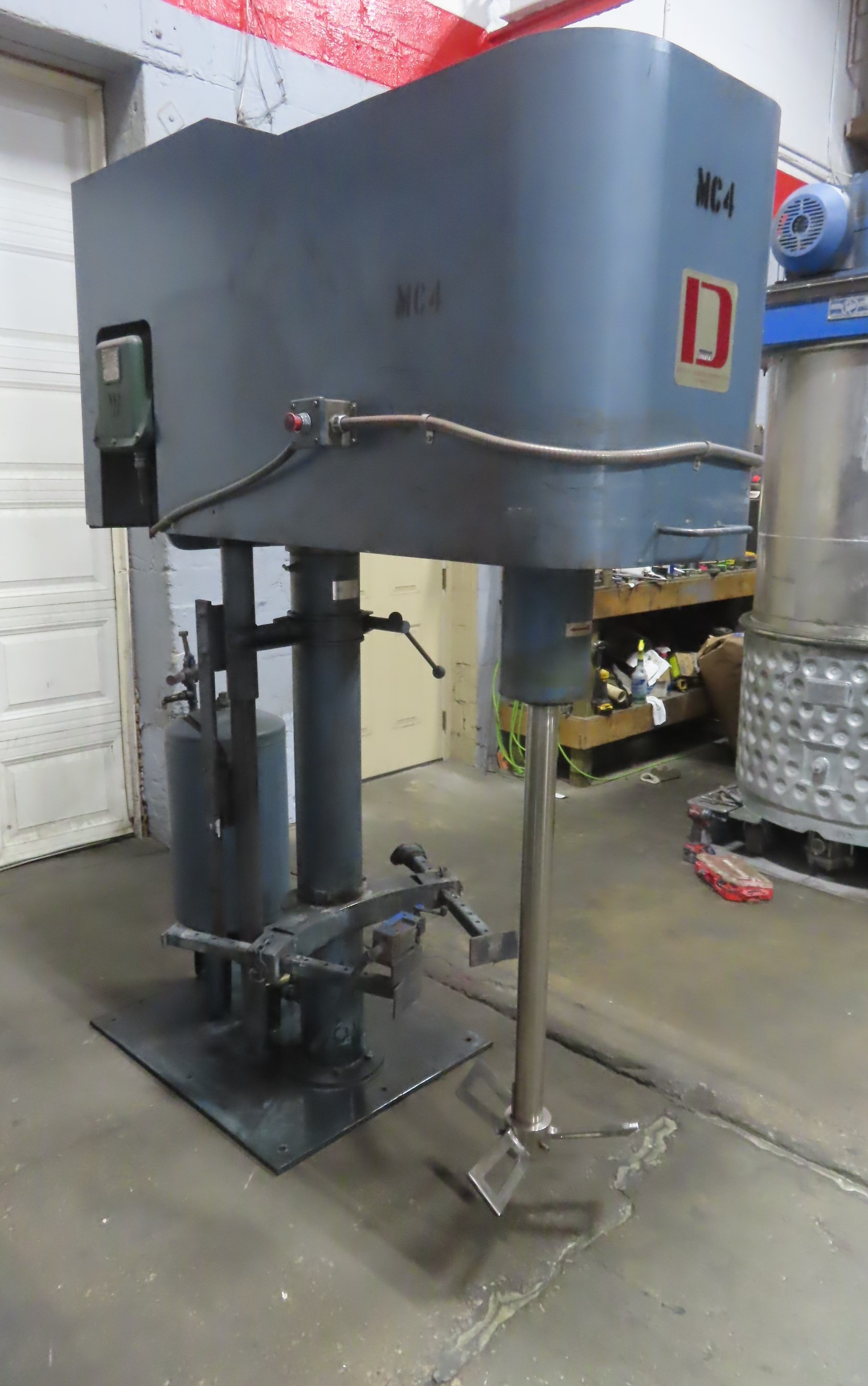 20 hp Dantco Bow-tie Mixer, floor mount, air over oil lift