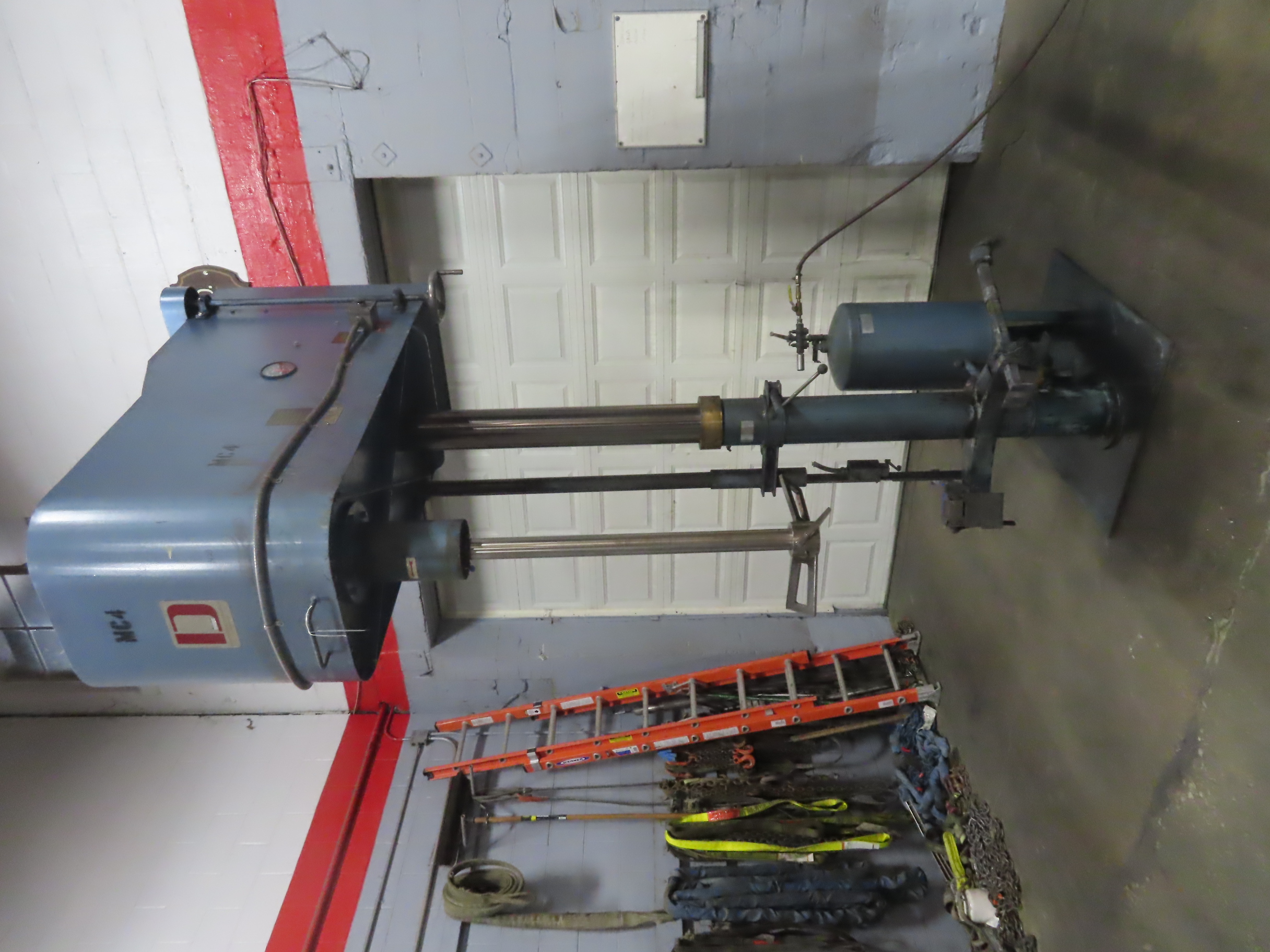 20 hp Dantco Bow-tie Mixer, floor mount, air over oil lift