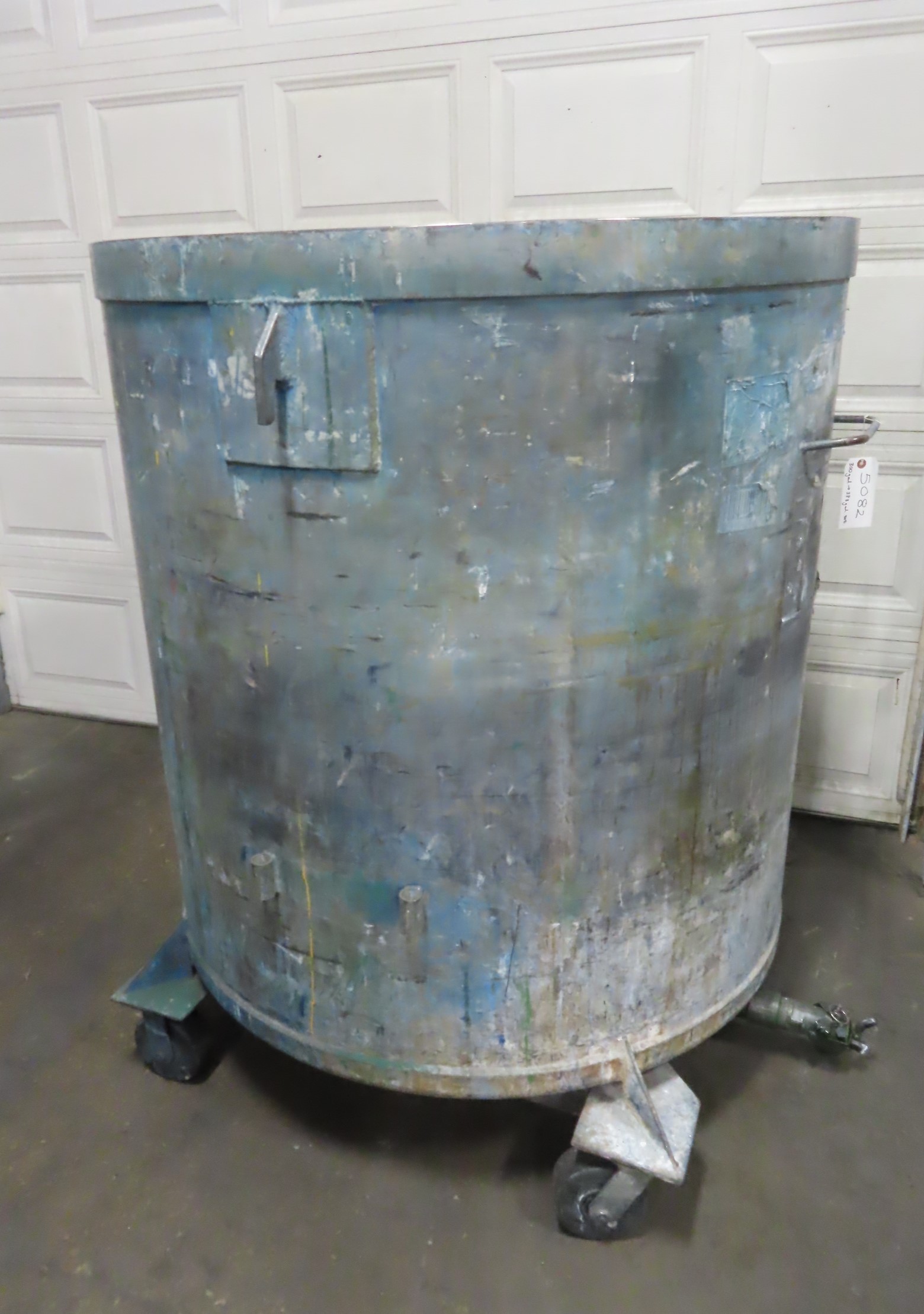 used 300 gallon Dish Bottom Mix Tank